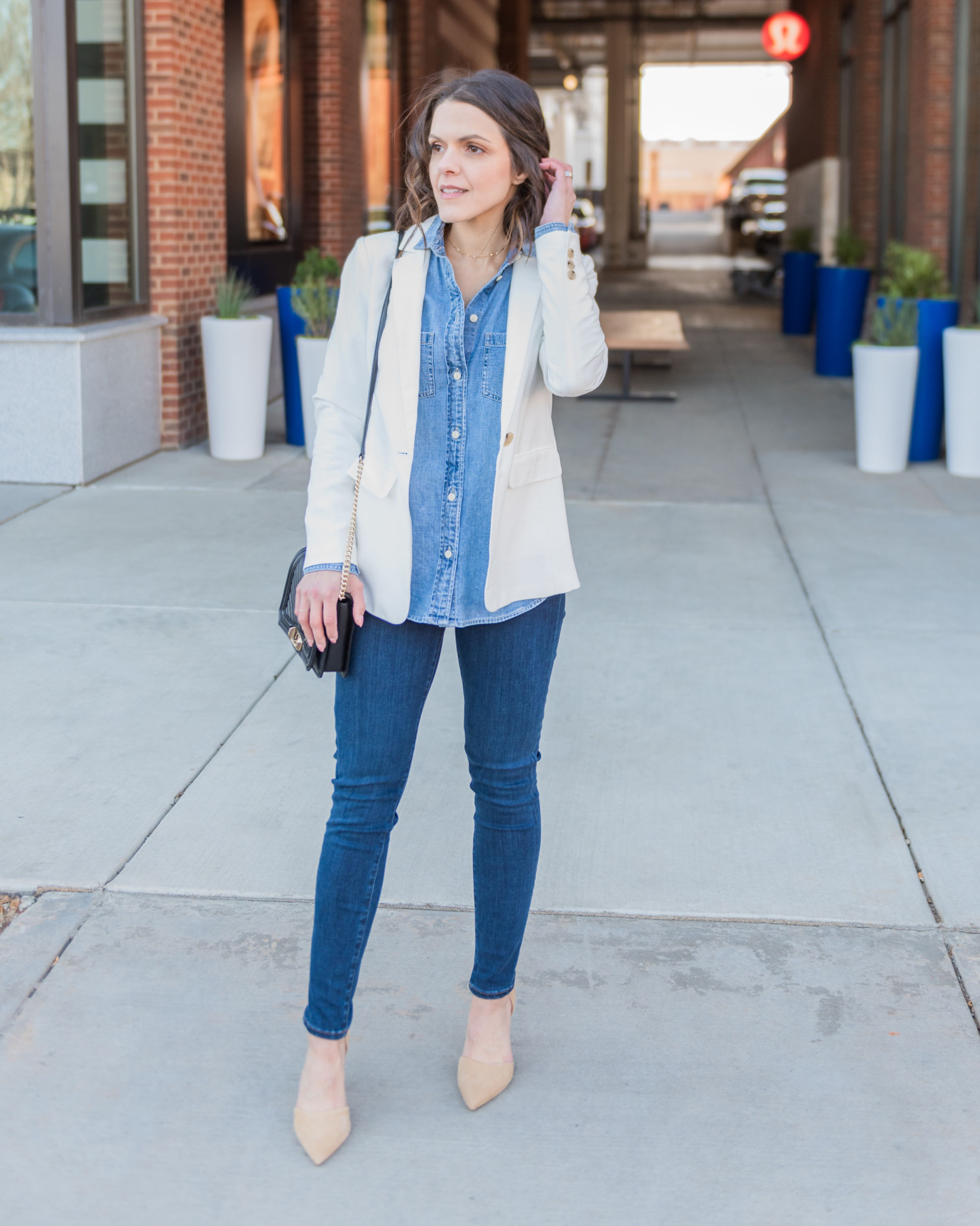 8 ways to style a denim chambray shirt | the Sarah Stories